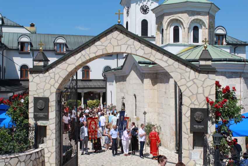 Manastir Tavna proslavio Slavu /FOTO/ | NTV Arena