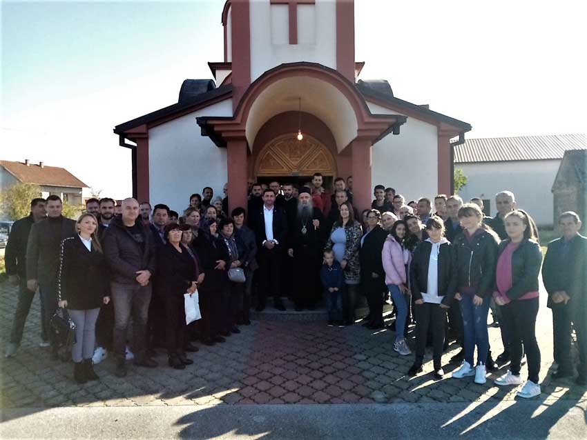 Episkop Fotije osveštao živopis u Hramu svetih apostola Petra i Pavla u ...