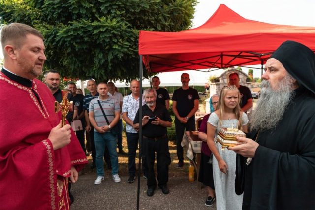 Episkop Fotije donio mošti Sv. Marine u Ljeskovac | NTV Arena