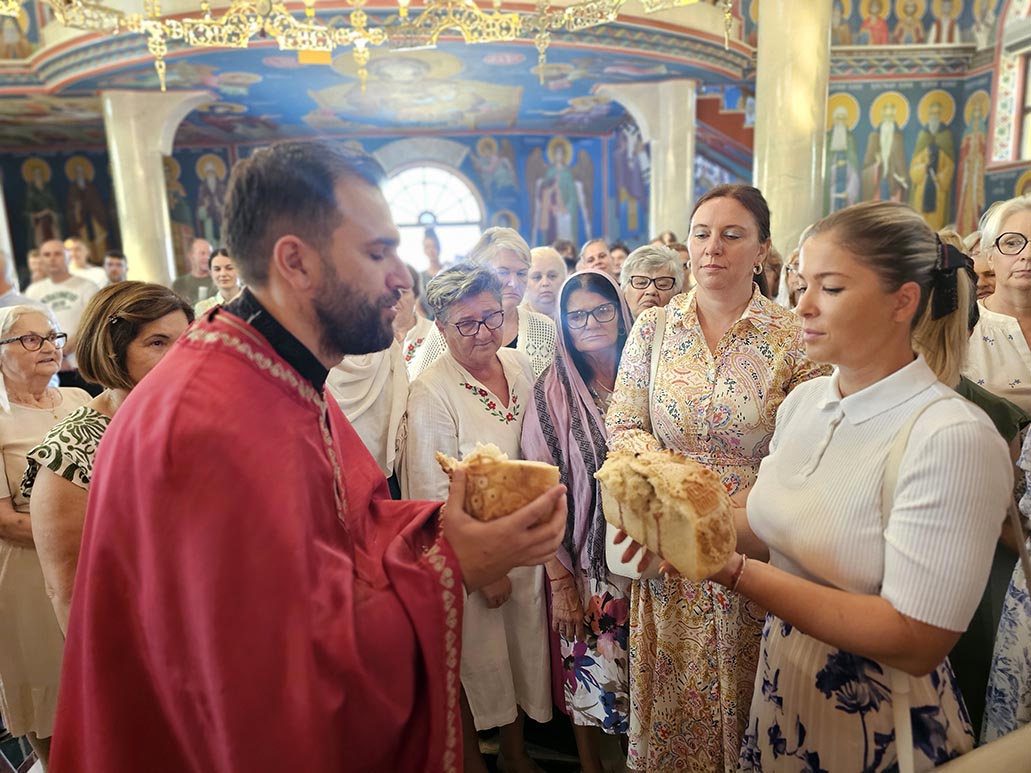 Kolo srpskih sestara proslavilo krsnu slavu - Svetu Mariju Magdalenu | NTV Arena